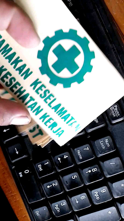 5 PCS Sticker helm proyek utamakan keselamatan dan kesehatan kerja K3 ... 5 PCS Sticker helm proyek utamakan keselamatan dan kesehatan kerja K3 ...