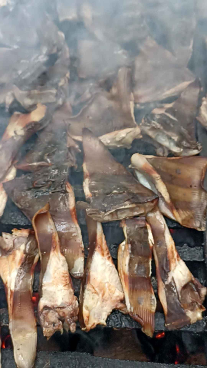 Ikan asap pe / Ikan panggang pe / Ikan asap pari / Ikan panggang asap ...