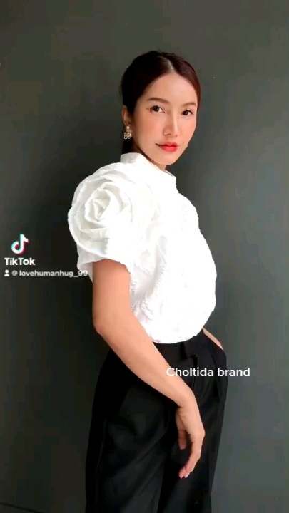 Cho wr เสื้อแขนกุหลาบ เสื้อลายดอกนูน อก42 เสื้อคอวี เนื้อผ้าJACGARD เสื้อใส่เที่ยว เสื้อใส่ทำงาน ...