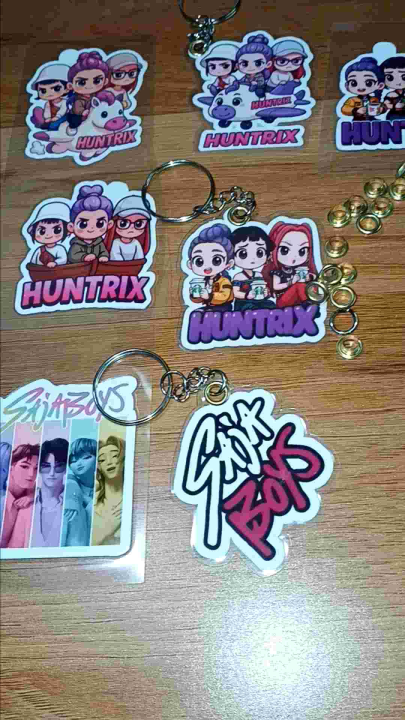 KPOP Demon Hunters Huntrix Laminated Keychains Keyholders approx 6 cm ...