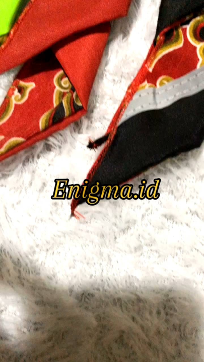 Scraft batik mega mendung merah lis merah menyala dalam gelap | Lazada ...