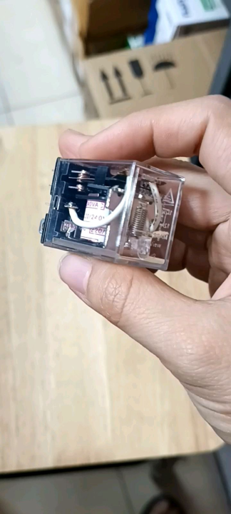 ของแท้100% Omron LY2 10A 220V 240V Relay รีเลย์ 8 ขา ฐานรีเลย์ PTF08A-E | Lazada.co.th