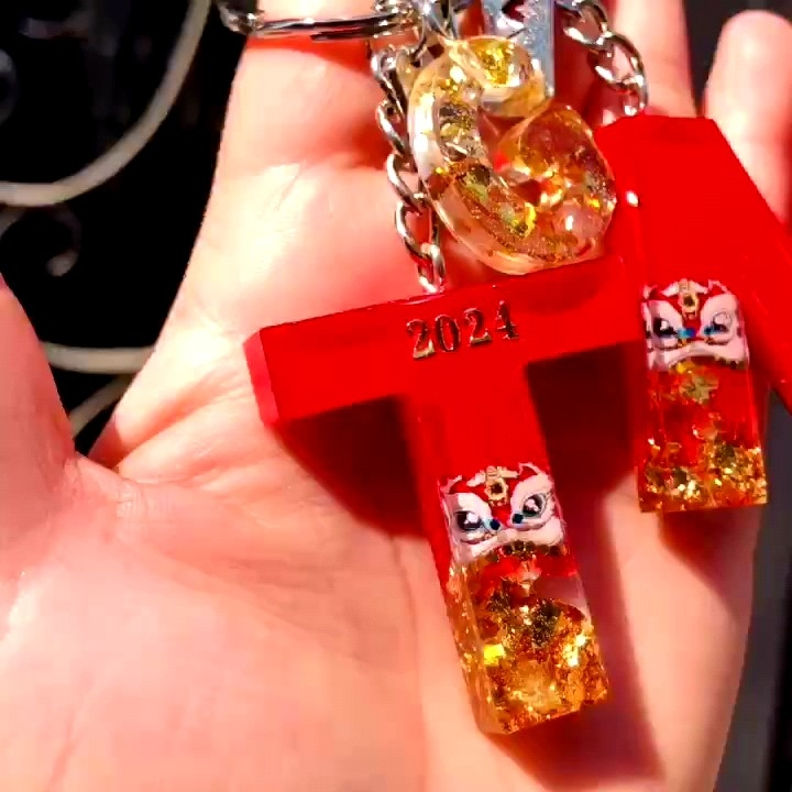 Móc khóa handmade chữ cái hình lân may mắn (thêm tên theo yêu cầu ...