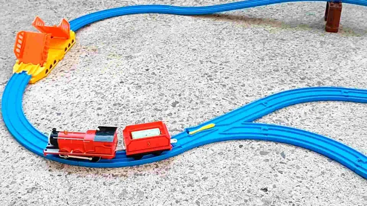 (รหัส T52) Tomy Plarail รถไฟ โทมัส Thomas James เจมส์ เบอร์ 5 (มือสอง) | Lazada.co.th