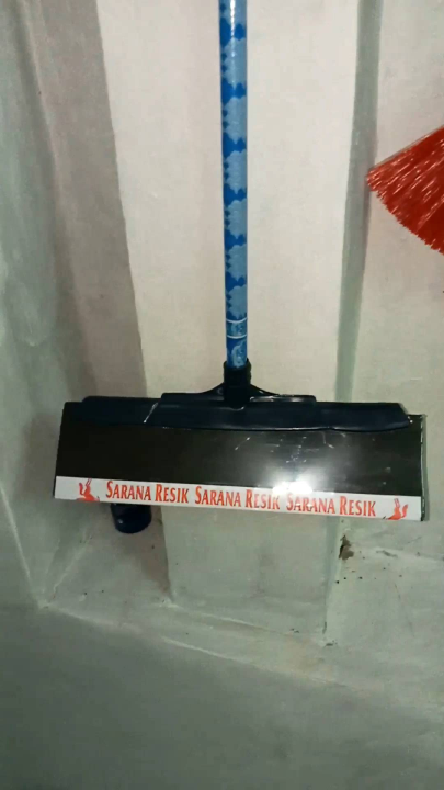 Recloto ( wiper ) penyodok air di lantai sosodok air solusi banjir alat ...