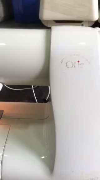 singer Qtie sewing machine, portable heavy duty can sew any kinds of fabric like maong,jeans ...