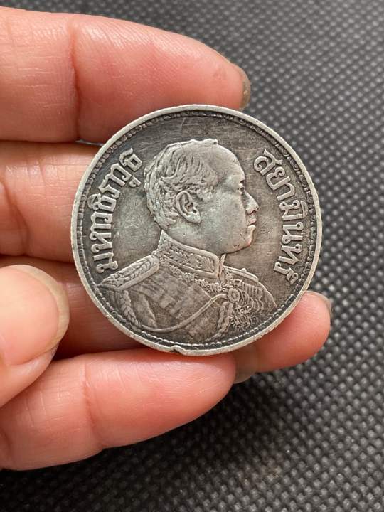 1 baht silver coin During the reign of King Rama 6 Behind the three ...
