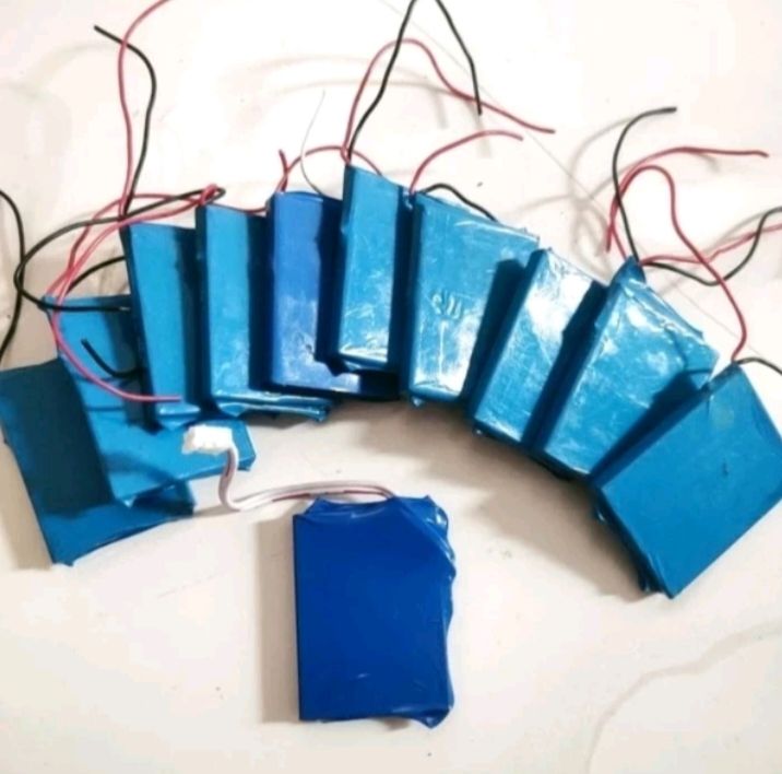 Baterai kotak 3.7 volt 4 cm x 3 cm kondisi ON GRESS MULUS bisa untuk ...