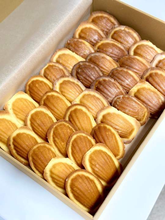 ขนมไข่ฝรั่งเศส ( Madeleine ) ส่งฟรี !! ด้วยขนส่งรถเย็นคุมอุณหภูมิถึง ...