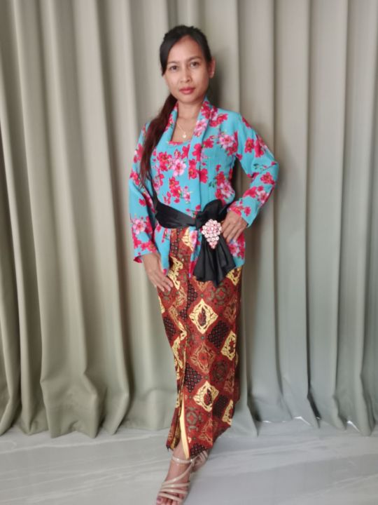 Baju Kebaya Kartini Model Kutu Baru Ukuran L - Kebaya Jadul Ukuran L ...