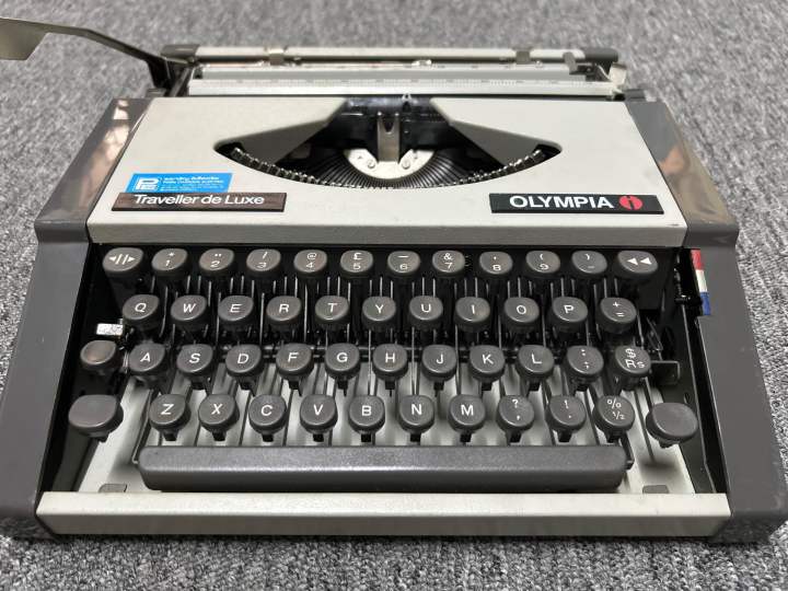เครื่องพิมพ์ดีดภาษาอังกฤษ Olympia Traveller deluxe typewriter English ...