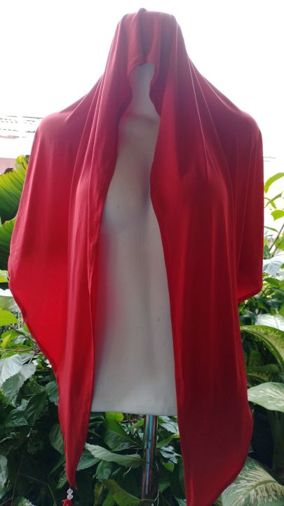 Kerudung segitiga instan, bahan jersey, warna merah cabe, ada variasi ...