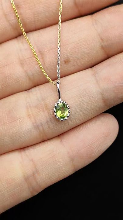 จี้พลอยเพอริดอท Peridot พร้อมสร้อยคอ ตัวเรือนเงินแท้925ชุบทองคำขาว มีใบรับประกันสินค้าจากทาง