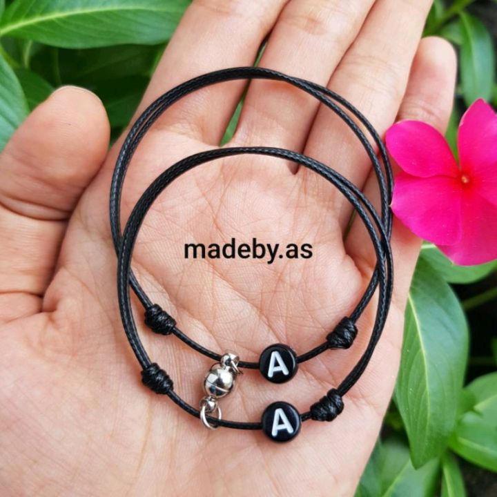 GELANG COUPLE MAGNET HURUF BULAT (BISA CUSTOM) | Lazada Indonesia