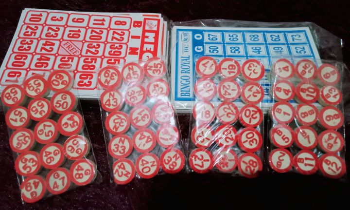Traditional Bingo Game Wooden Chips with one to seventy five numbers ...