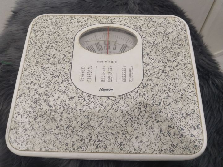Affordable Weighing Scale for only php 250 Issue minimal crack on glass ...