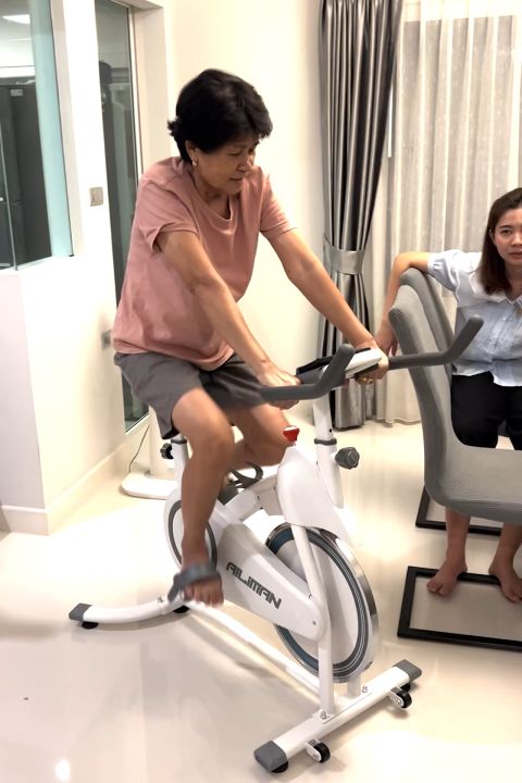 OML จักรยานออกกำลังกายในบ้าน ปั่นออนไลน์ผ่านสมาร์ทโฟนได้ บริหารร่างกาย ...