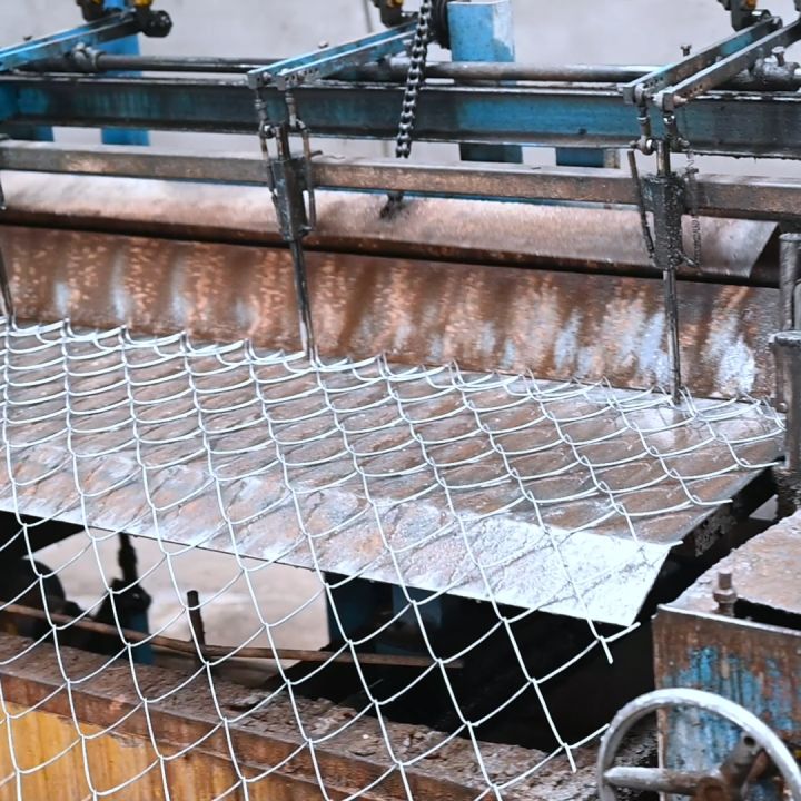 Cyclone Wires mesh Galvanized Chain Link Fence Safety Mesh for Farm ...