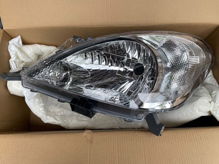 Toyota Innova 2005-2011 Headlight Set | Lazada PH