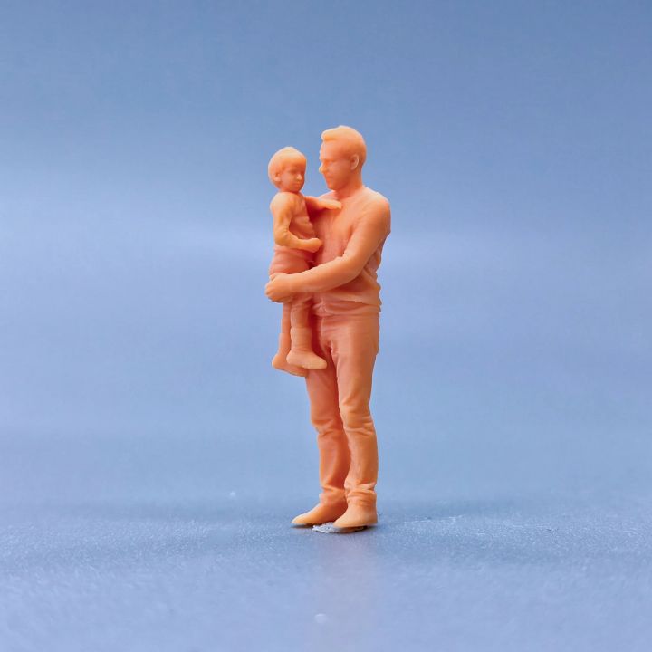 1/64 1/43 Figurines Scale Model Resin Father Holds His Son In Both ...