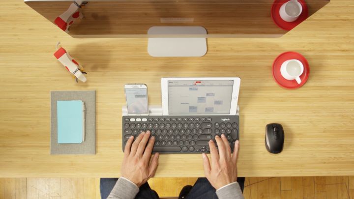 Logitech K780 Multi-Device Wireless Keyboard with Logitech FLOW ...