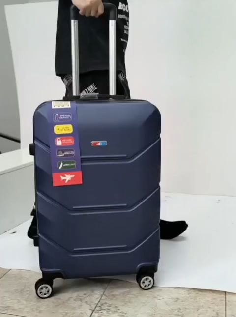 Vali du lịch nhựa mới , có chất liệu ABS dày dặn với kích thước 20/24 ...
