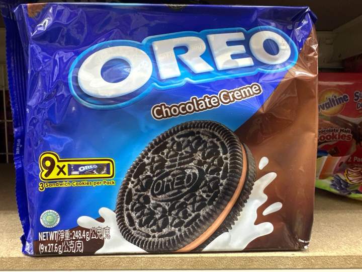 OREO CHOCOLATE SANDWICH COOKIES WITH CHOCOLATE FLAVORED CREAM CHOCOLATE ...