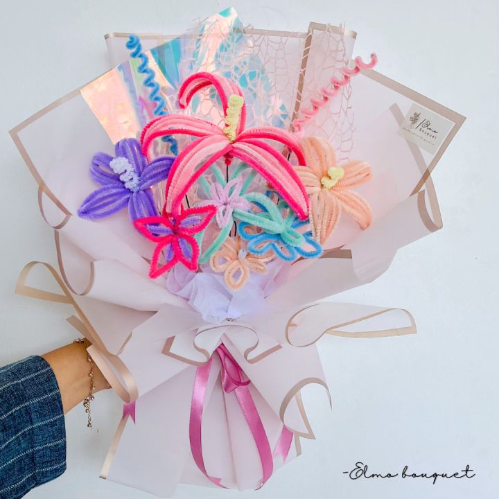 Bucket bunga | Bucket wisuda | Pipe cleaner bouquet | Buket kawat bulu ...