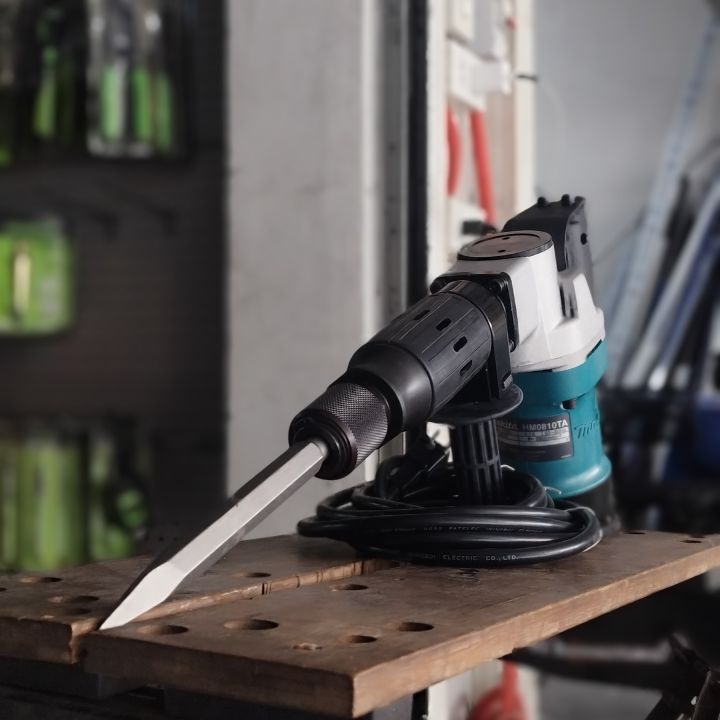 Makita HM0810TA (Hex 17 mm) Demolition Hammer ( 900W ) | Lazada PH