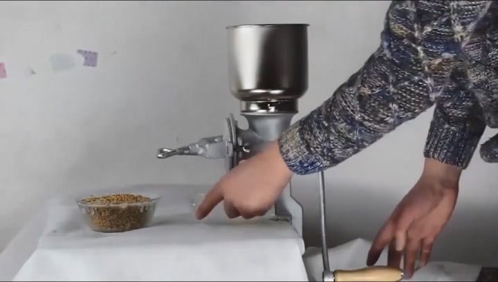 Heavy Duty Grinder Barley Malt Corn Mill Manual Hand Household Food ...