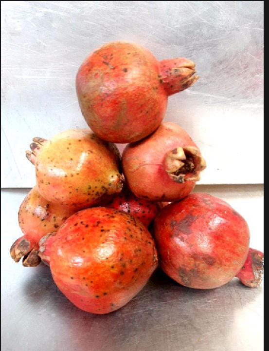 buah delima merah / delima putih / buah delima lokal buah delima Mateng ...
