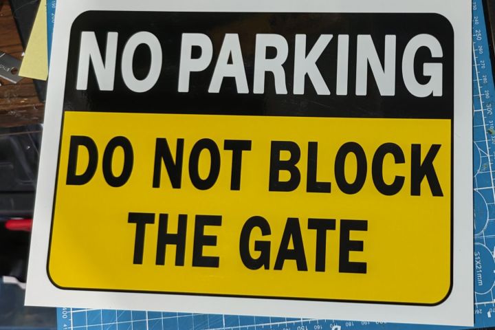 NO PARKING Do not block the gate | Laminated | Sintraboard | Vinyl ...