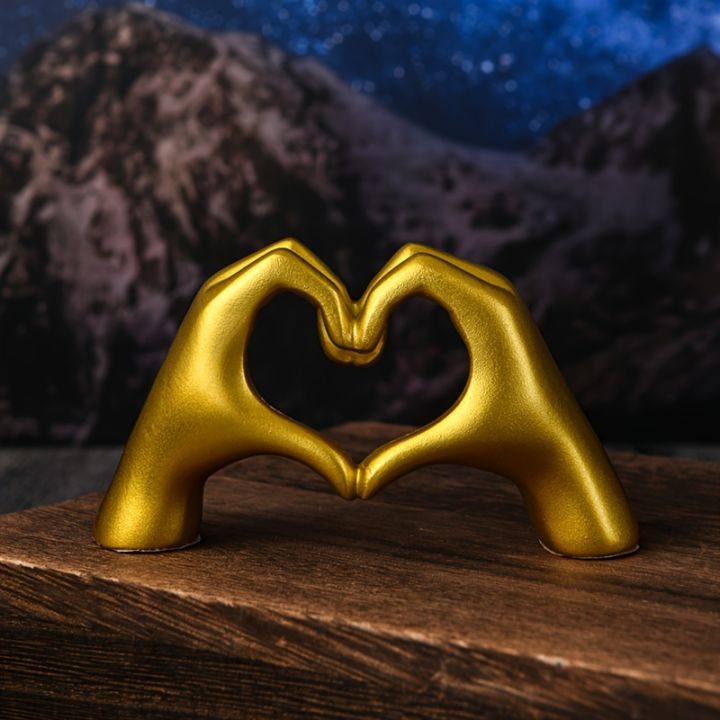 Gold Decoration, Heart Hand Statue Living Room Bedroom Decoration, Love ...