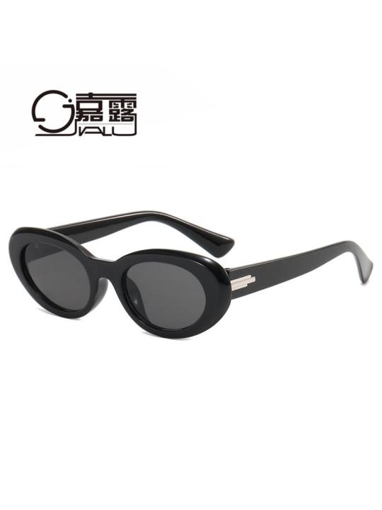Fashionable Elliptical Frame Sunglasses Street Style Photo Shooting ...