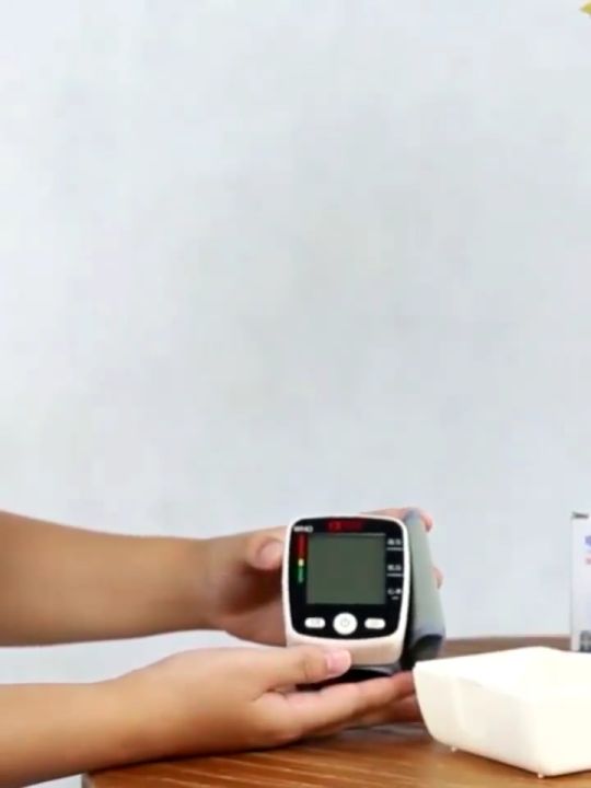 Omron Rechargeble usb Wrist Automatic Blood Pressure Monitor แบบพกพาแม่นยำสูงจอดิจิตอล CK-W355 ...
