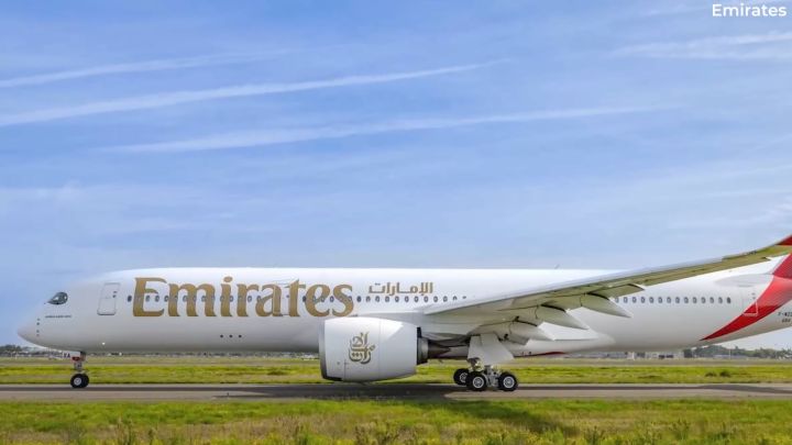 Emirates Airlines Airbus A350-900 47cm Airplane Model With LED Cabin ...
