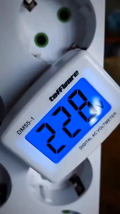 Taffware Alat Pengukur Listrik Voltmeter Digital Display Plug EU 220V ...