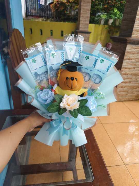 buket wisuda boneka 3 bunga mawar artificial dengan uang 3/ 5 /7 /10 ...