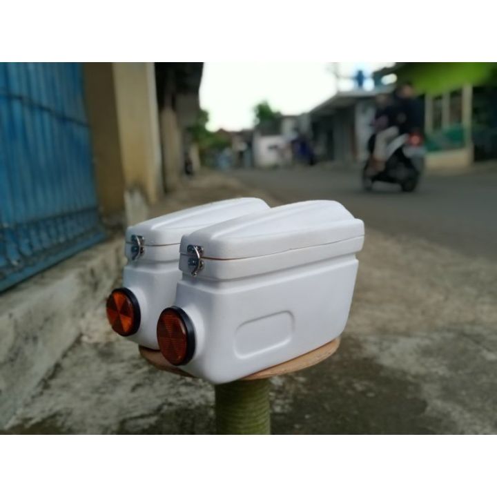 side box. bagasi samping motor jadul klasik komplit braket dan mata ...