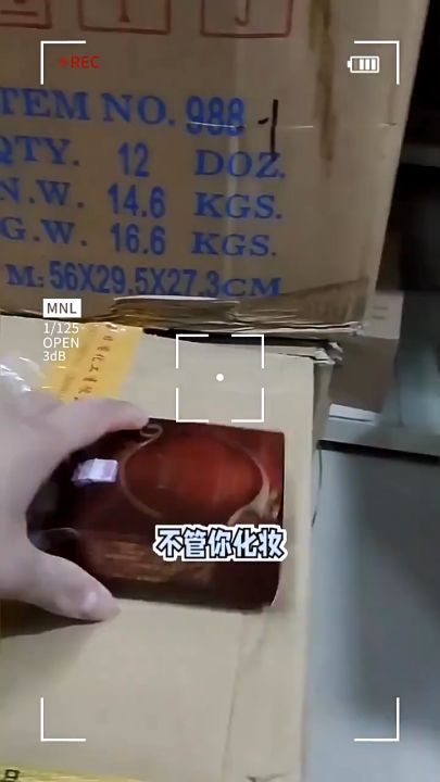 แป้งพัฟ Yafu (ตลับแดง) แป้ง 2 ชั้น แป้งพัฟผสมโสม+ไวท์เทนนิ่ง เอสเซ้นต์+ไข่มุกบริสุทธิ์ No.988 ...