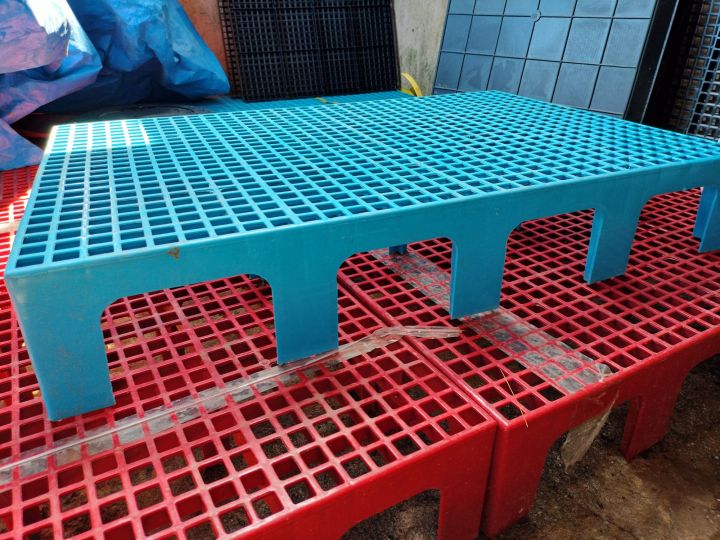 2ft by 3ft by 6inches height Plastic Elevated Matting / All Purpose use ...