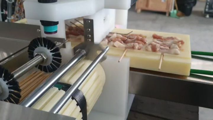 เครื่องเสียบไม้อัตโนมัติ หมูปิ้ง Automatic ‘Pork’ Skewer Machines ...