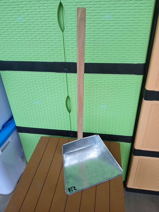 pengki kaleng murah / pengki seng gagang kayu serokan sampah pengki ...