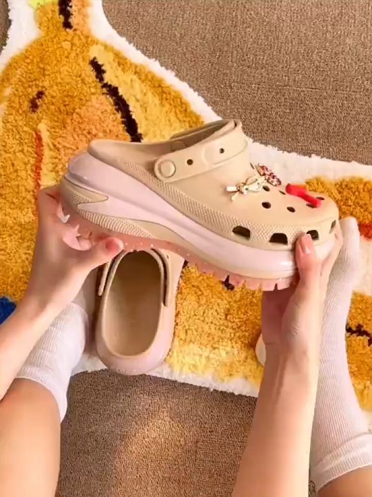 Crocs Design Classic Mega Crush Clog Thick Sole Sandals | 207988 ...