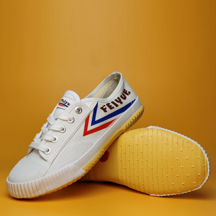 รองเท้ากระโดดผู้หญิงรองเท้าสีขาวสำหรับวิ่งและเล่นกีฬากรีฑากังฟูสำหรับ ...