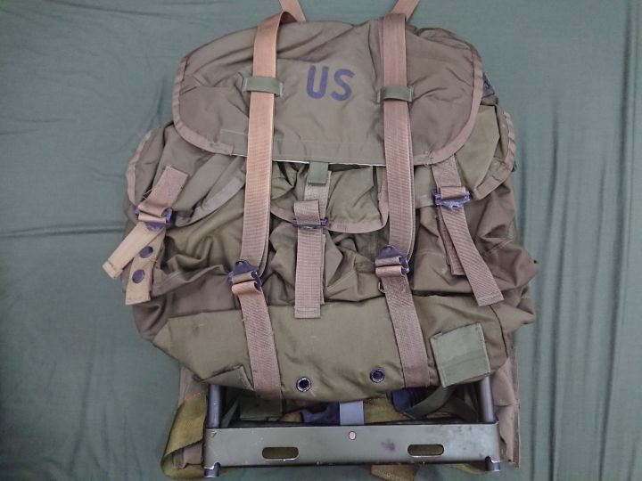 เป้ทหาร US แท้ พร้อมโครงเป้ ของใหม่ สีเขียว Original Vietnam War U.S ...