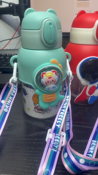 Botol Minum Anak Kartun 600ML Sedotan dan Tali Gratis Stiker 2D + 3D ...