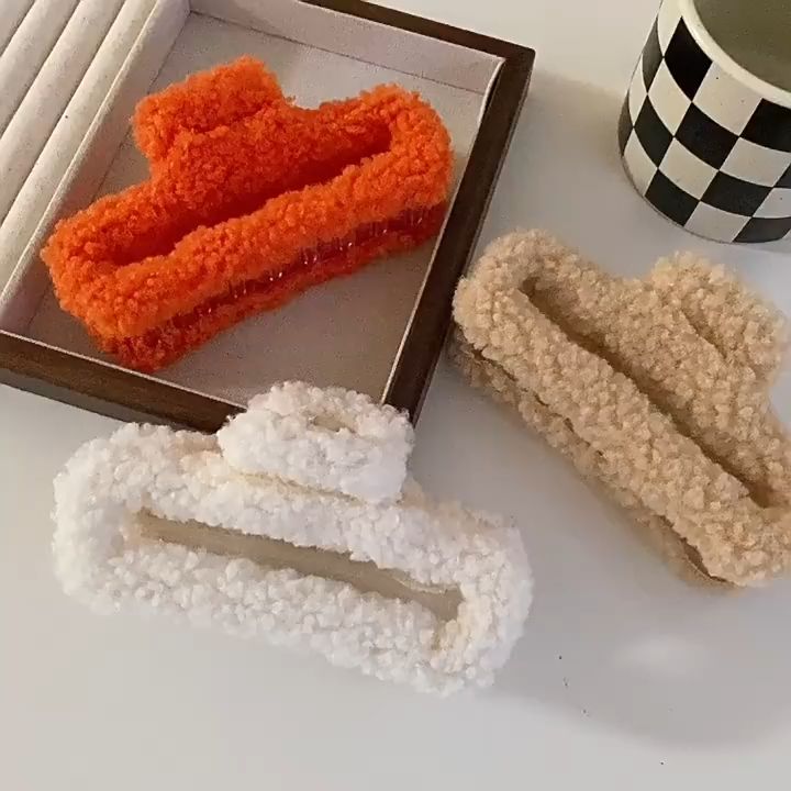 Wool Clip กิ๊บหนีบผมผ้าวูลขนฟู ขนาดใหญ่ 14cm. เก็บผมได้เยอะ หนีบแน่น ...