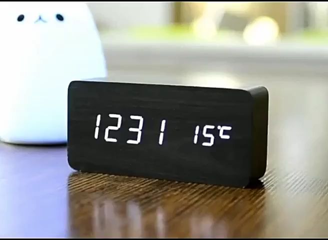 ดิจิตอลไม้สมาร์ทควบคุมเสียงนาฬิกาปลุก ยูเอสบี ปลั๊ก-ใน ข้างเตียงนาฬิกาตกแต่งห้องพร้อมปฏิทิน ...