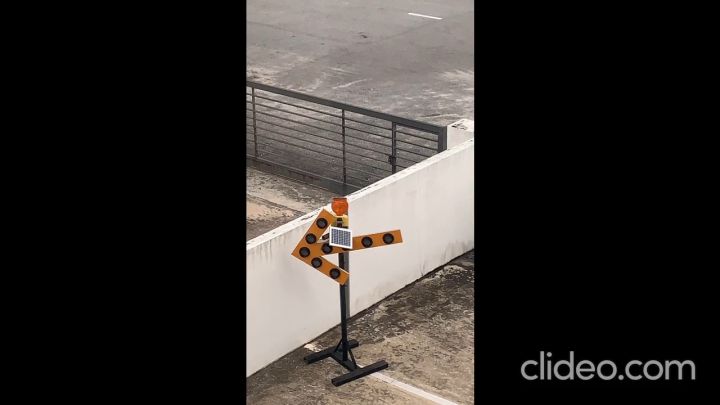 Solar Flashing Arrow for Road Works / Traffic Management / Construction ...